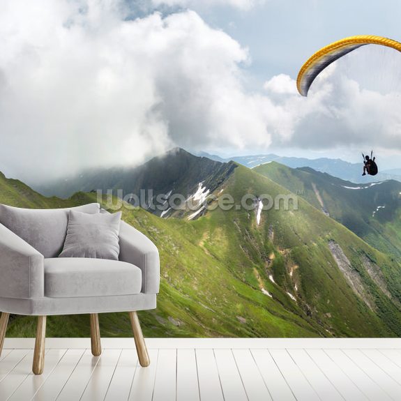 Gleitschirm in den Bergen Wallpaper | Wallsauce DE